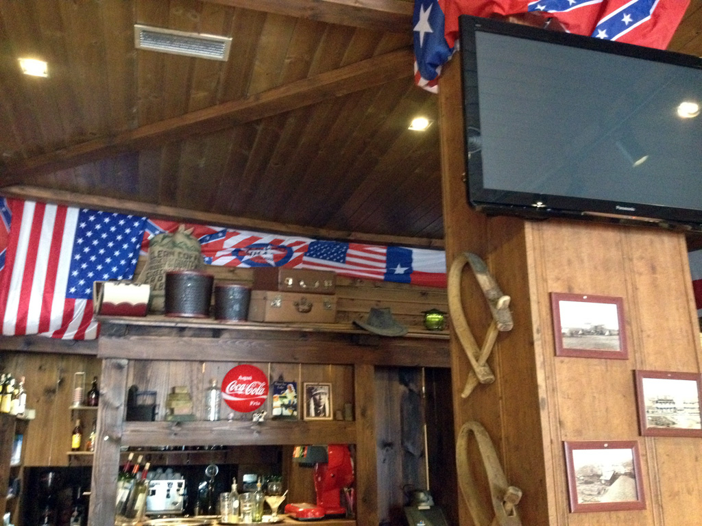 Un Trozito de America - Texas Embassy Laredo